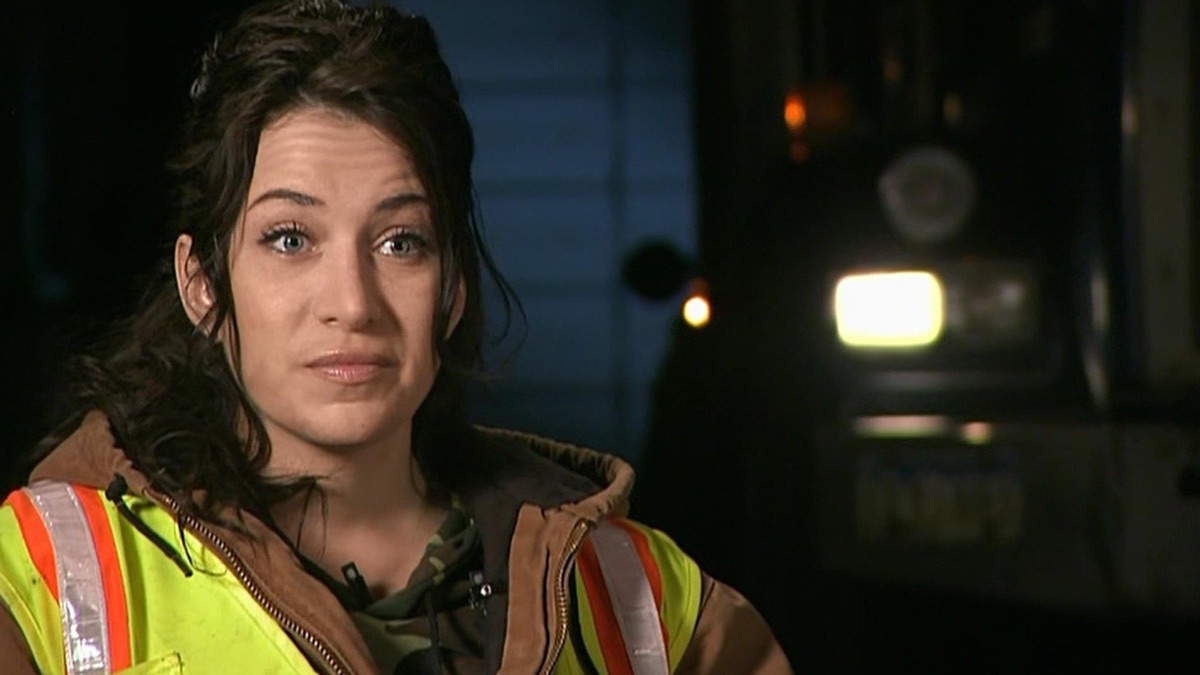 Hittin' the Skids – Ice Road Truckers (Series 5, Episode 11) | Apple TV ...