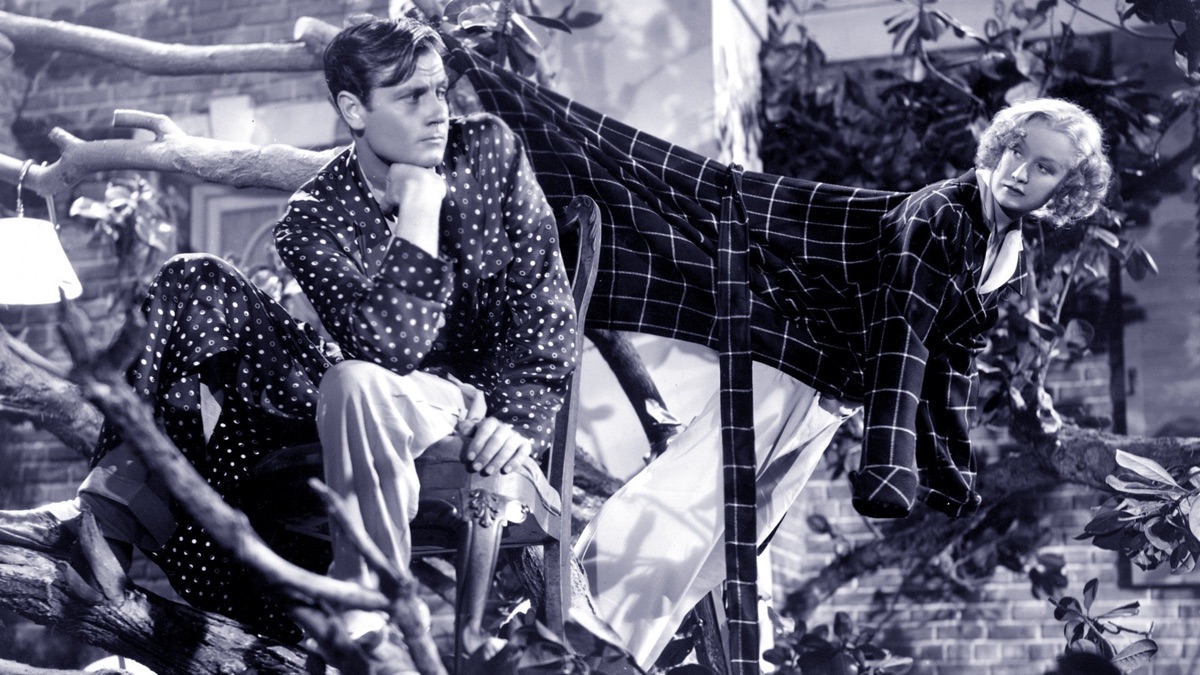 Woman Chases Man - Apple TV