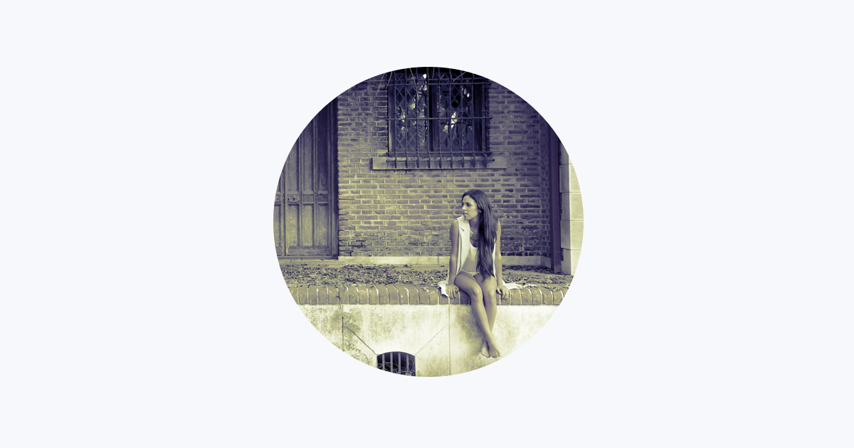 ‎Sarah Menescal su Apple Music