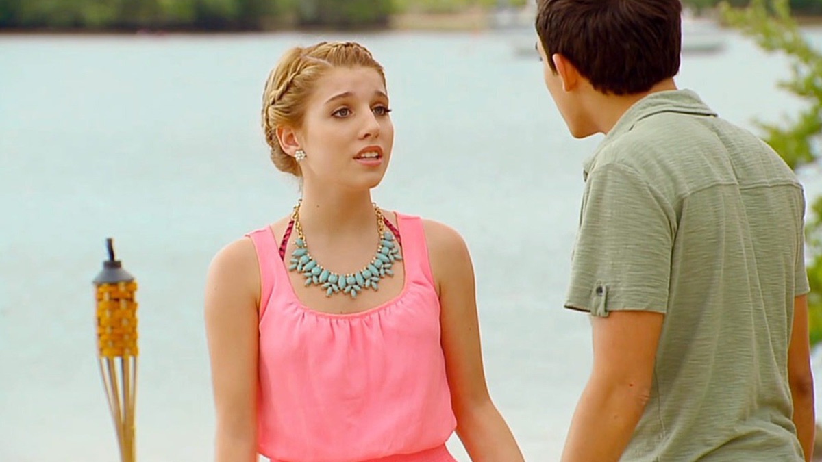 Beach Birthday Bash - Every Witch Way (Season 2, Episode 18) | Apple TV