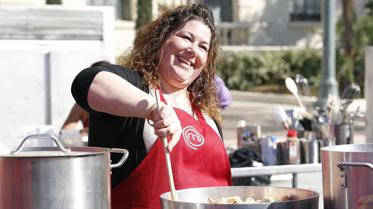 Top 15 Compete - MasterChef (Season 4, Episode 9) | Apple TV