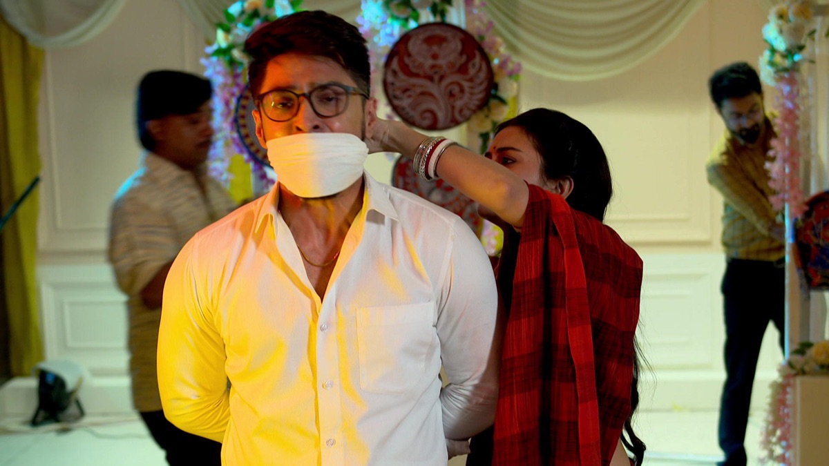 Khori Teaches Riddhi a Lesson - Gaatchora (Season 1, Episode 140 ...