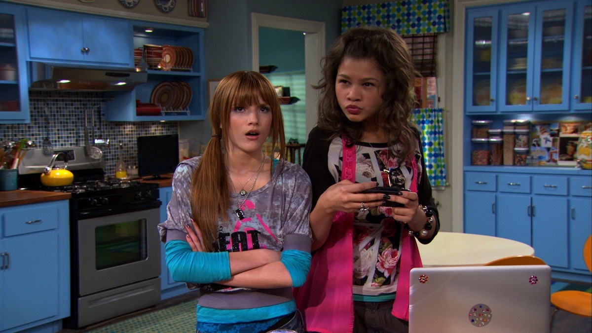 Hot Mess It Up - Shake It Up! (Season 1, Episode 14) | Apple TV